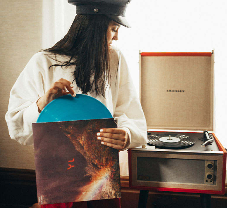 Crosley Bermuda Turntable With Bluetooth – Red – QUALIA