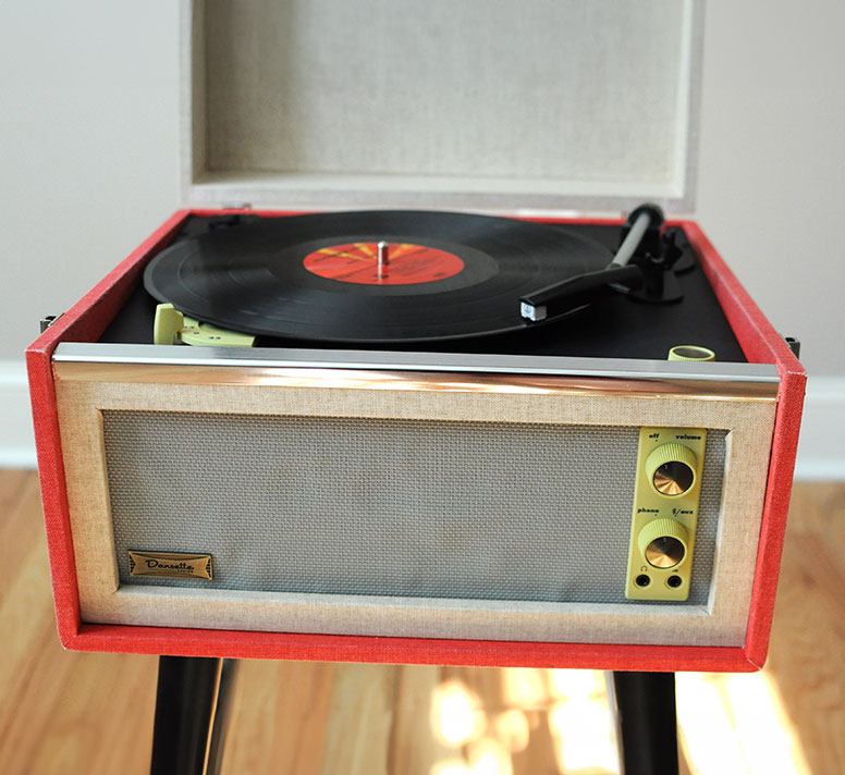 Crosley Bermuda Turntable With Bluetooth – Red – QUALIA